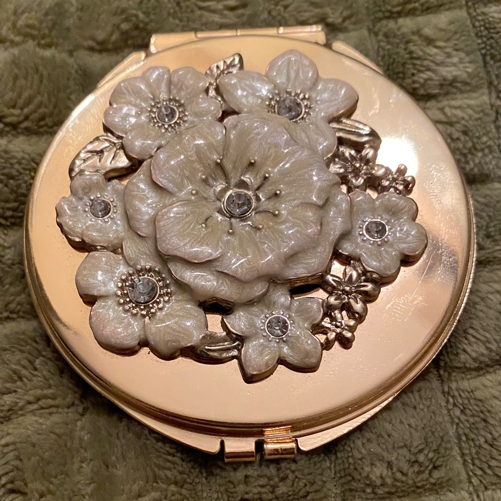 Vintage Compact Mirror With Flowers - Gem